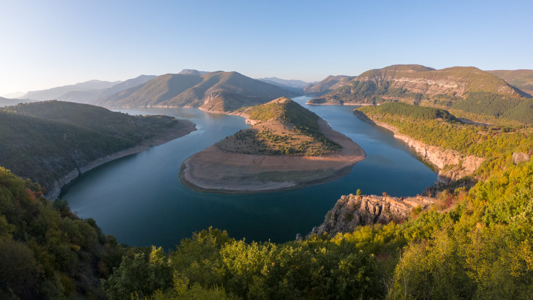 The horseshoe bend of Kardzhali Reservoir – Karagis Adventures